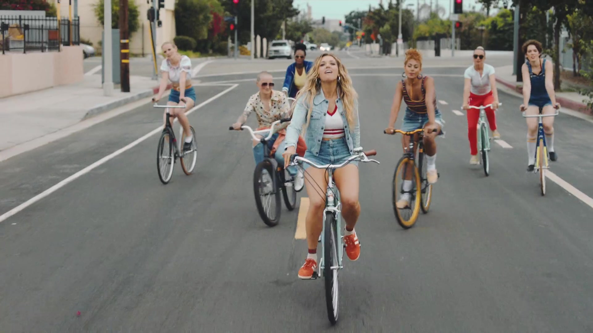 Rachel Platten – “Broken Glass” – Music Video Museo