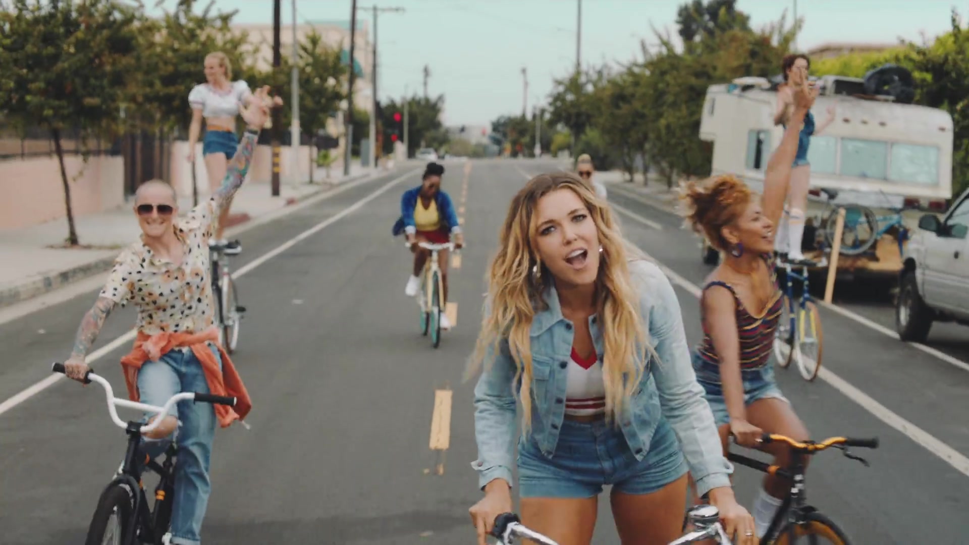 Rachel Platten – “Broken Glass” – Music Video Museo